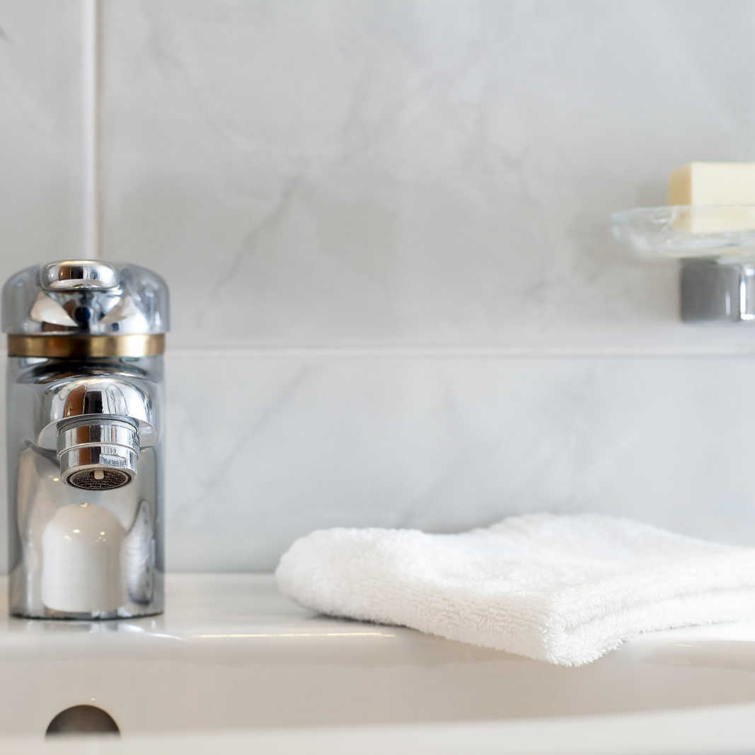 15 Home Remedies For Razor Bumps - Sharpologist