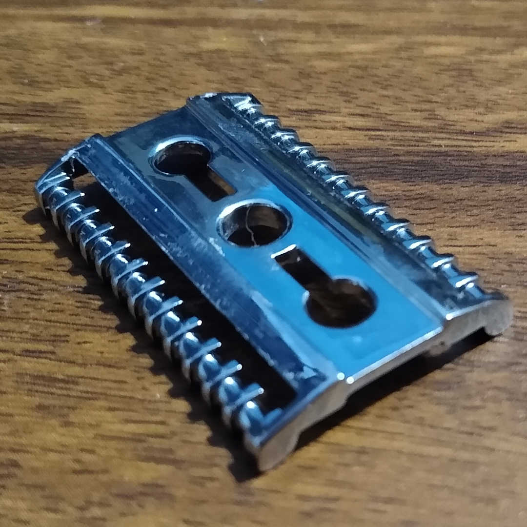 Fine Accoutrements DE5 Razor Review - Sharpologist