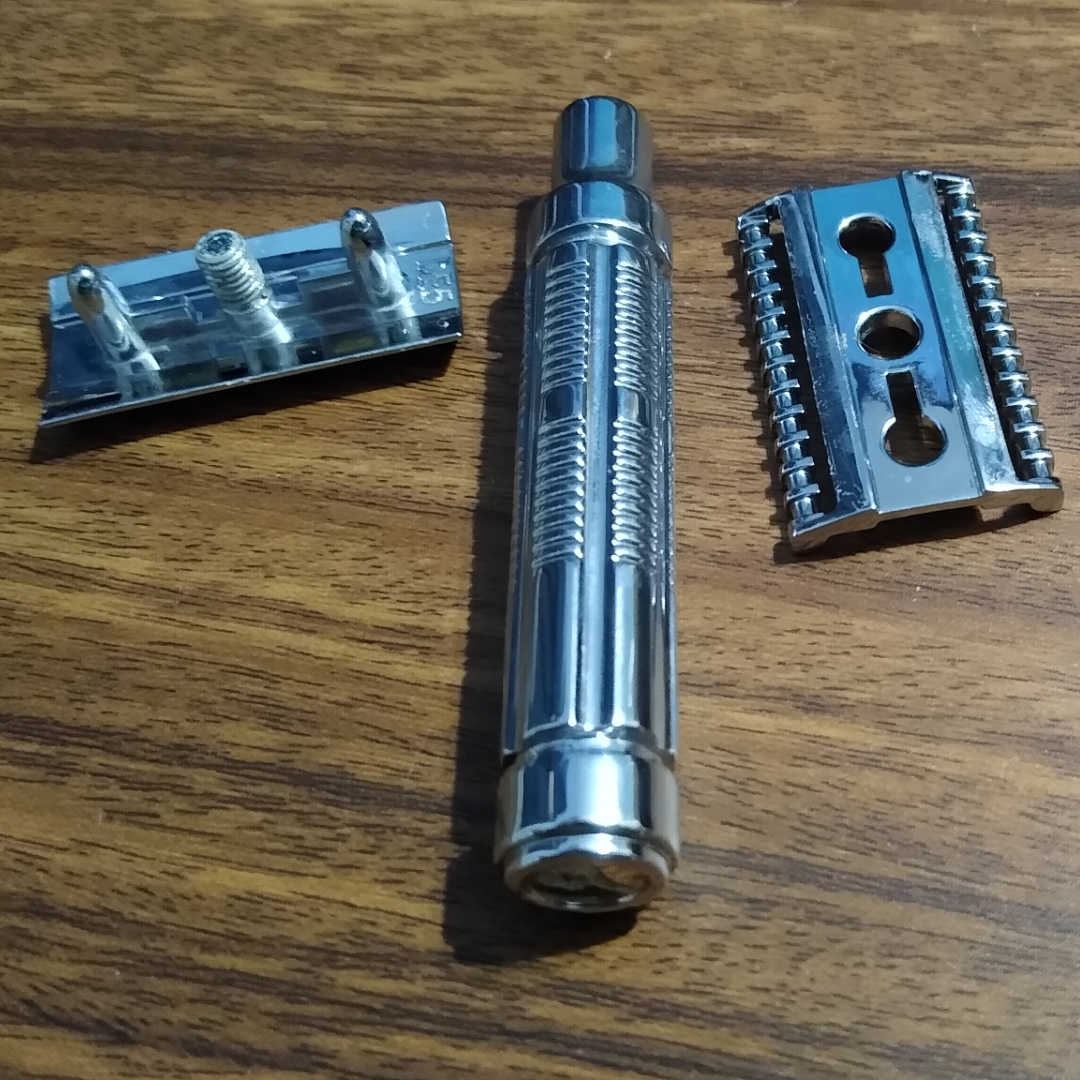 Fine Accoutrements DE5 Razor Review - Sharpologist